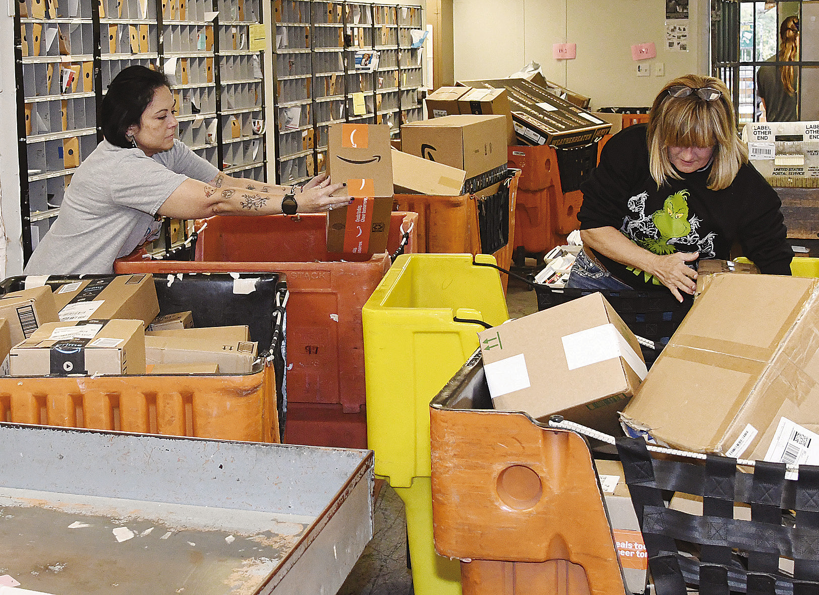 Post office busy with rush | Albany News